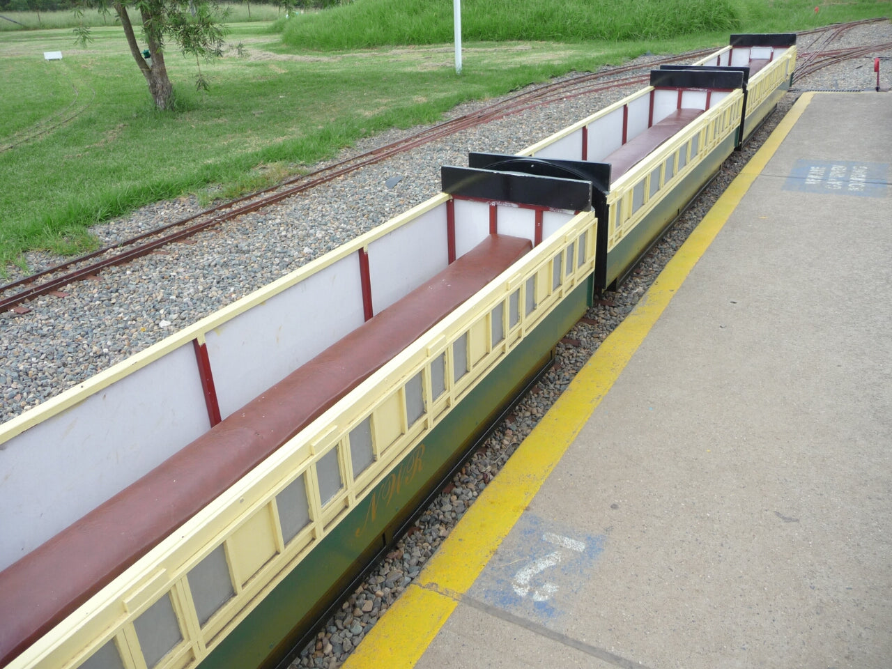 7.25" Enclosed-Side Carriages – Mini Train Systems
